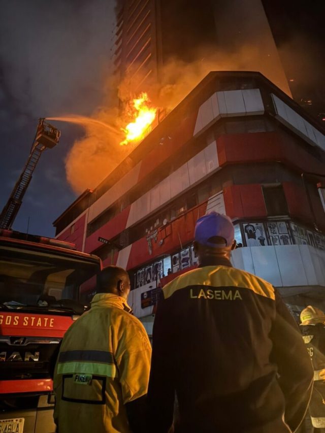 Christmas Eve Horror: Massive Inferno Ravages Iconic 25-Storey Great ...